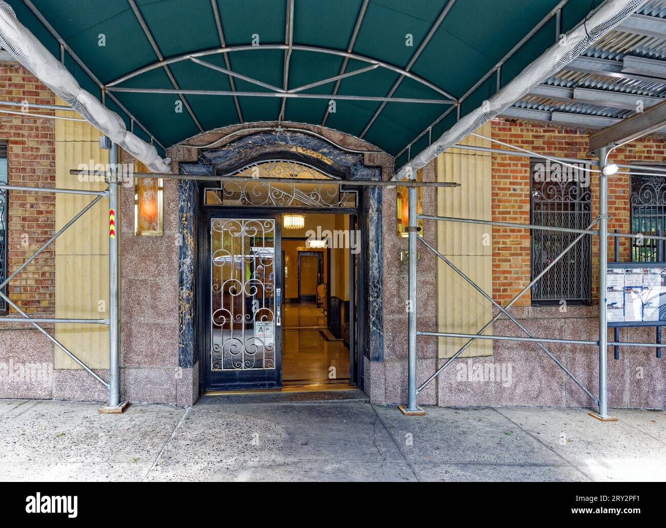 Emery Roth designed 130 East End Avenue in Yorkville, Manhattan with an ...