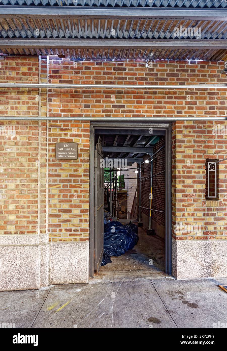 Emery Roth designed 130 East End Avenue in Yorkville, Manhattan with an ...