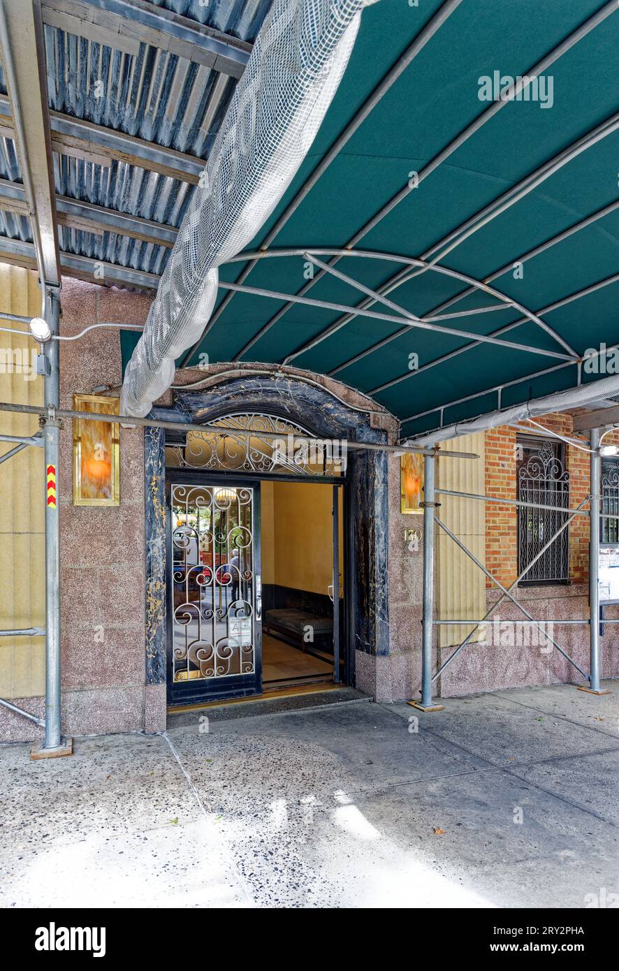 Emery Roth designed 130 East End Avenue in Yorkville, Manhattan with an ...