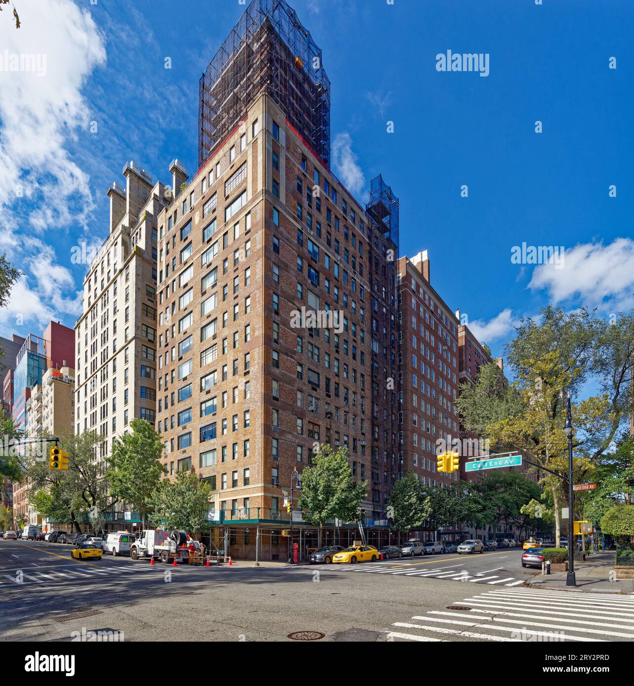 Emery Roth designed 130 East End Avenue in Yorkville, Manhattan with an ...