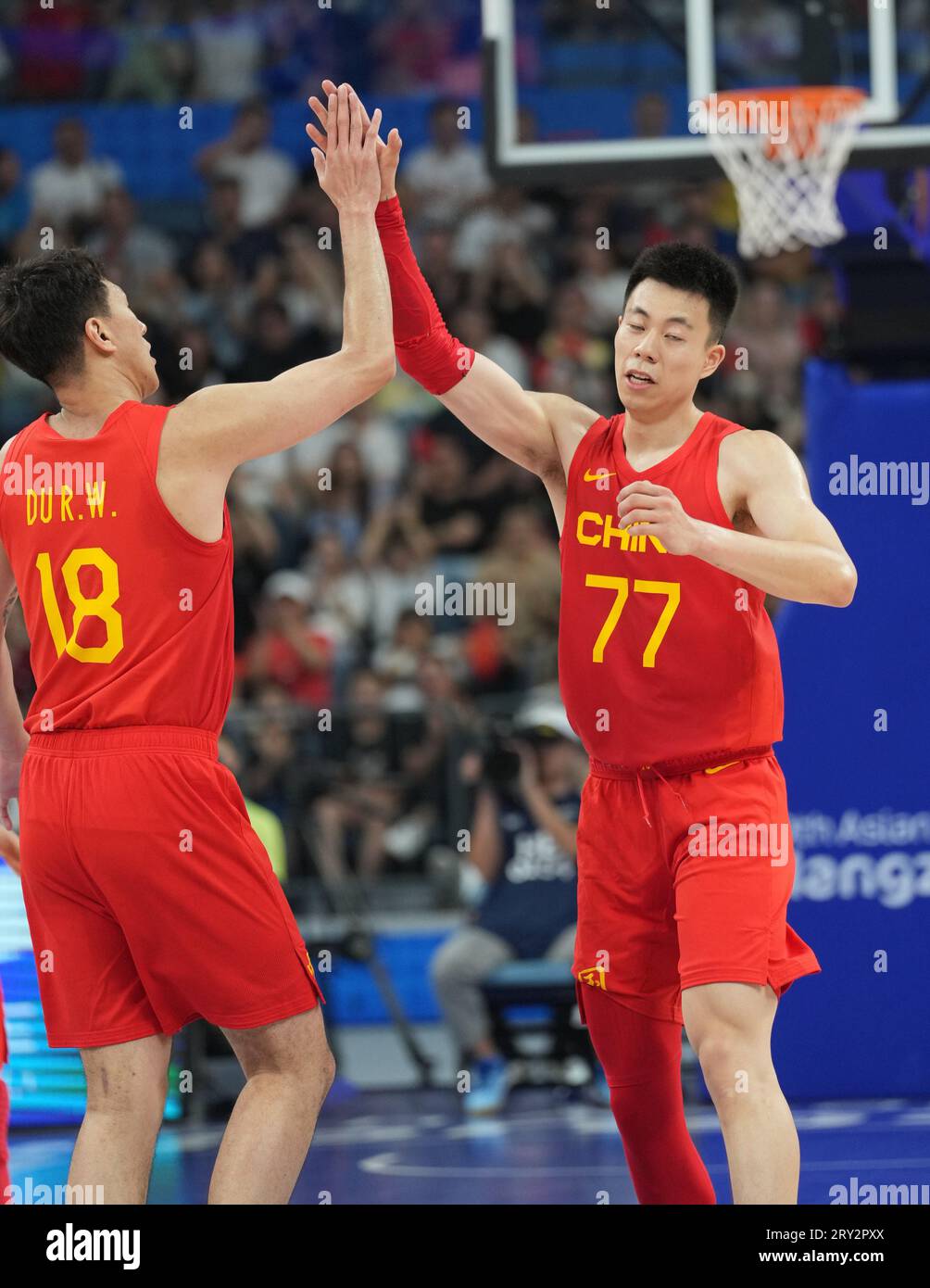 Hangzhou, China's Zhejiang Province. 28th Sep, 2023. Zhang Zhenlin (R ...