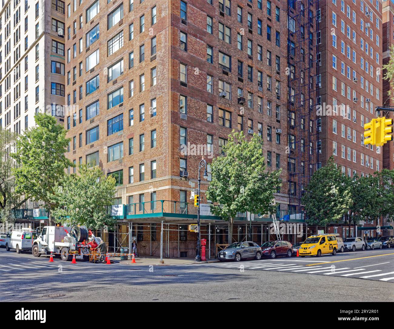 Emery Roth designed 130 East End Avenue in Yorkville, Manhattan with an ...