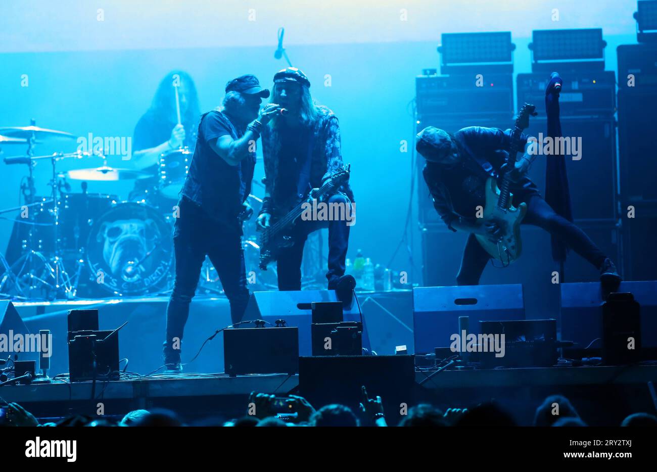 V.l. Hinten: Schlagzeuger Flavio Mezzodi, Marc Storace, Chris von Rohr ...