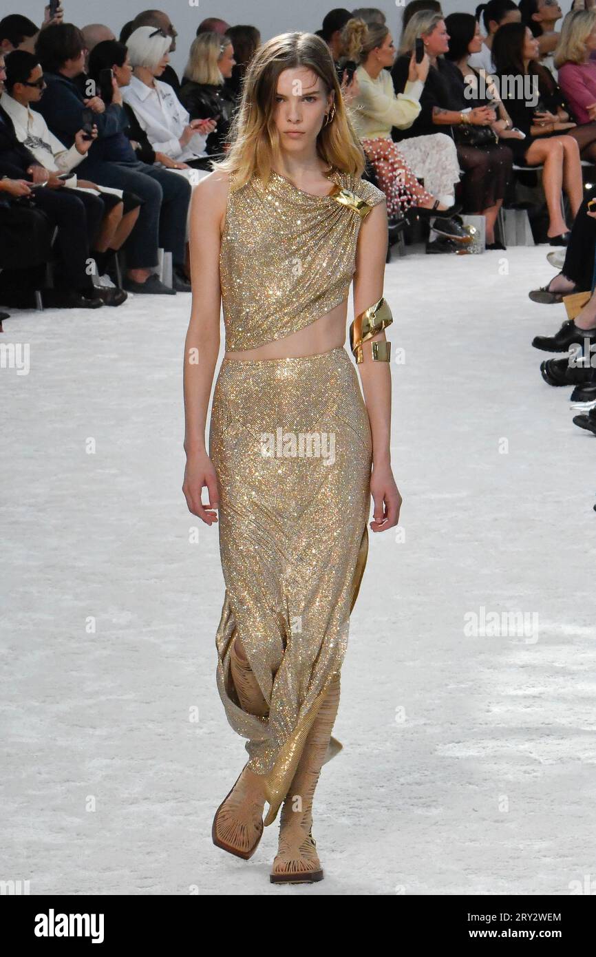 Paris, France. 28th Sep, 2023. Model Freya Nutter walks at the Paco ...