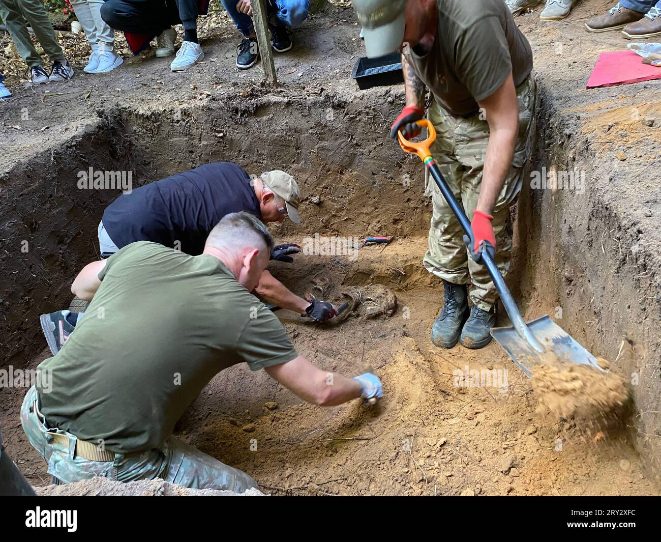 Kelme, Lithuania. 28th Sep, 2023. A Lithuanian excavation team works to ...