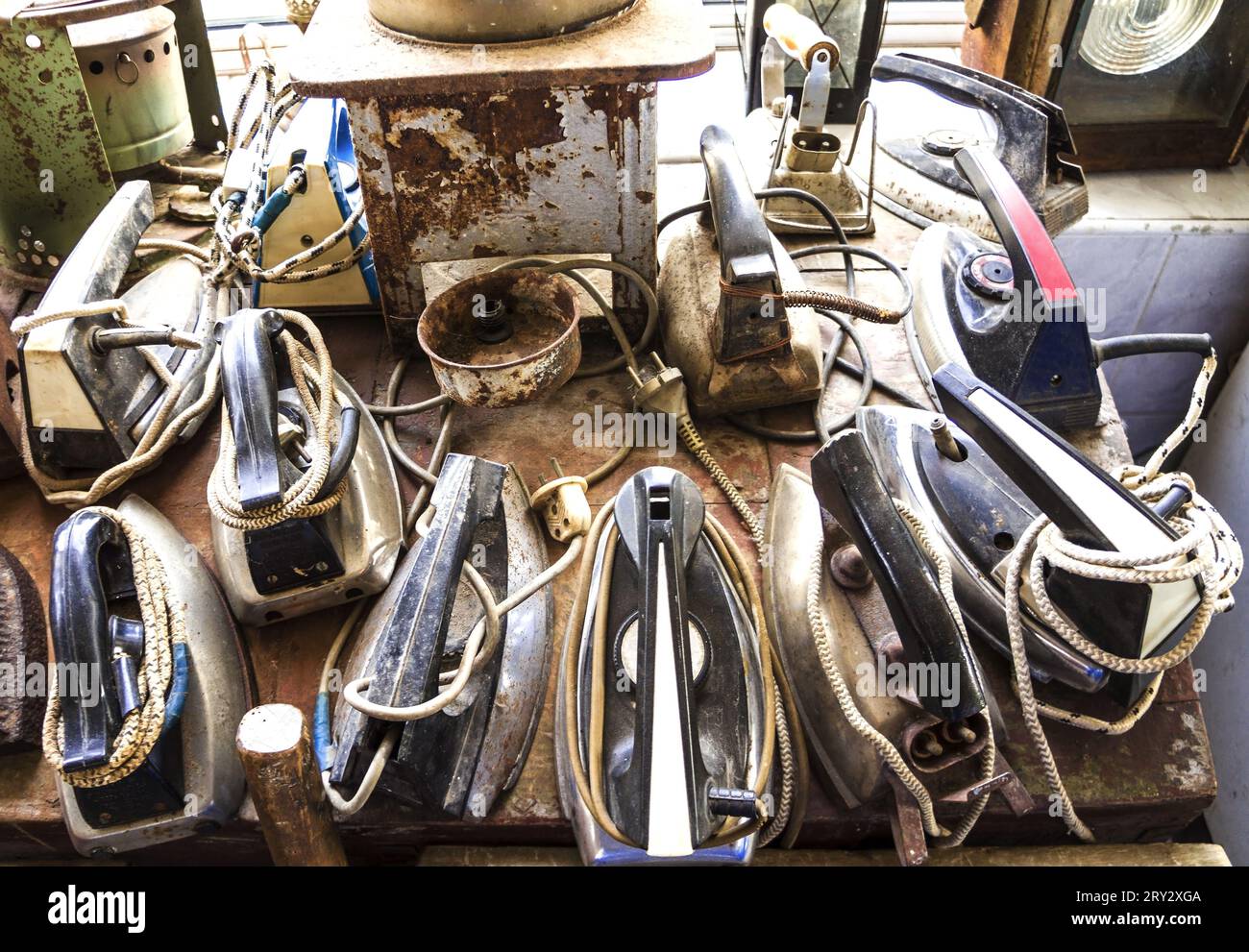 Vintage irons hi-res stock photography and images - Alamy