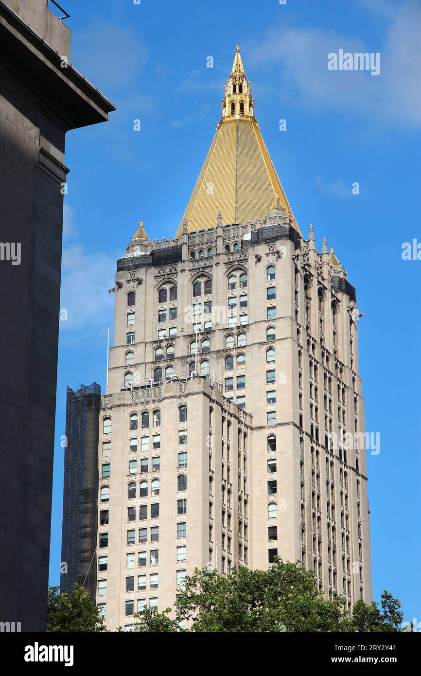 New york life building hi-res stock photography and images - Alamy
