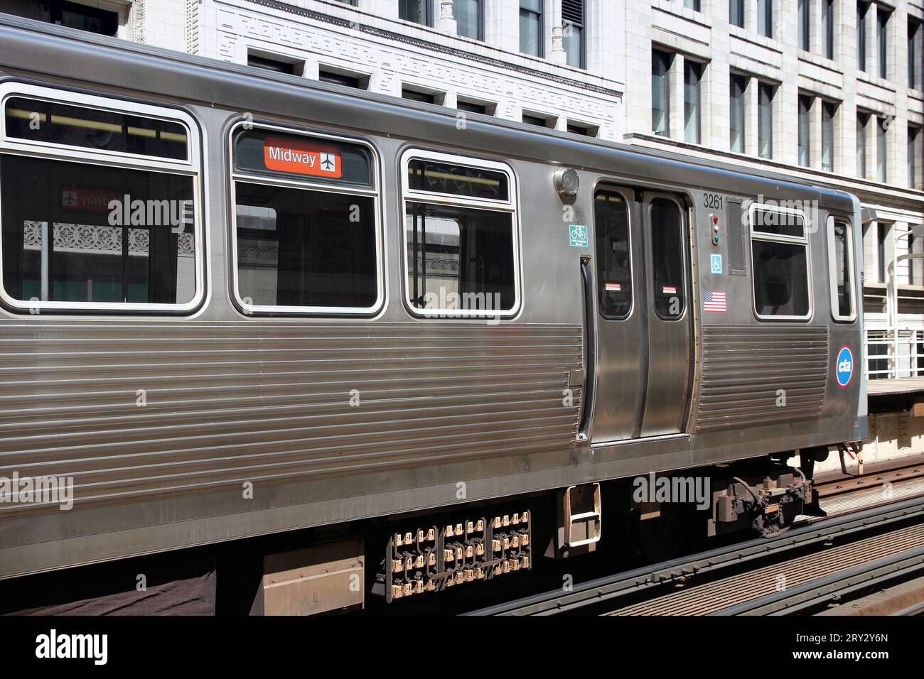 Chicago l train hi-res stock photography and images - Alamy