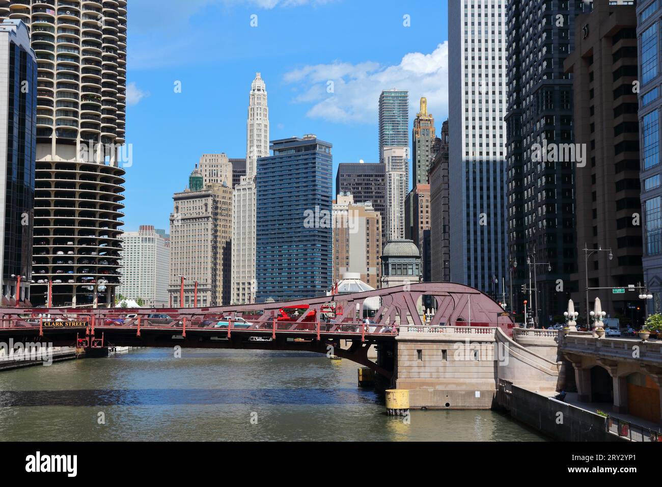 Chicago river skyline city hi-res stock photography and images - Alamy