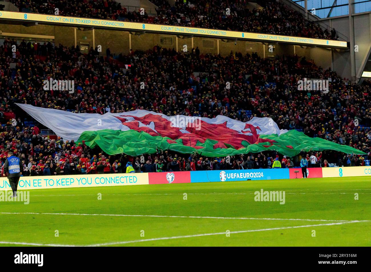 Cardiff wales flag hi-res stock photography and images - Alamy