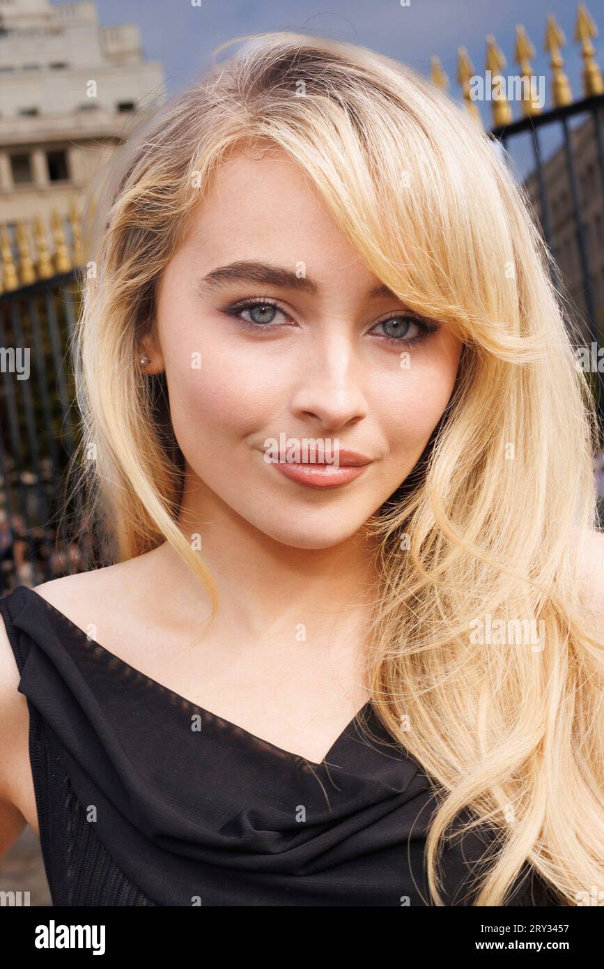 Sabrina Carpenter arrives for the Givenchy Spring/Summer 2024 ...