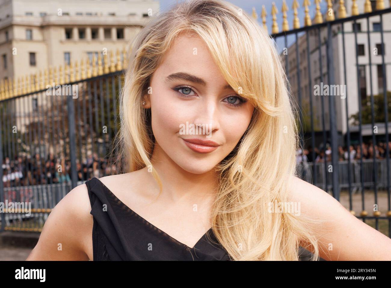 Sabrina Carpenter arrives for the Givenchy Spring/Summer 2024 ...