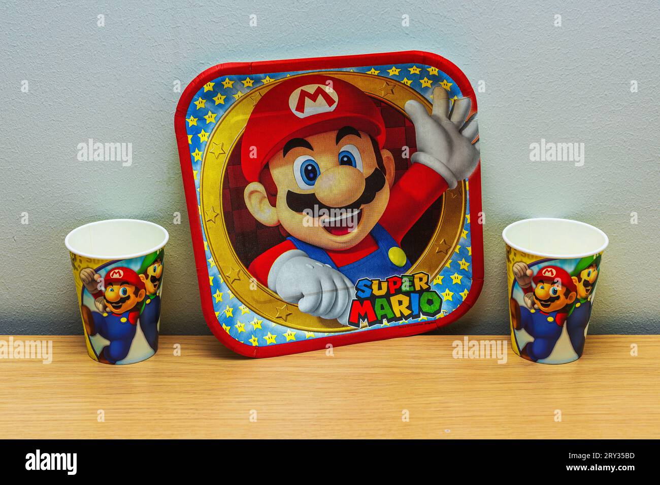 Mario birthday party hi-res stock photography and images - Alamy