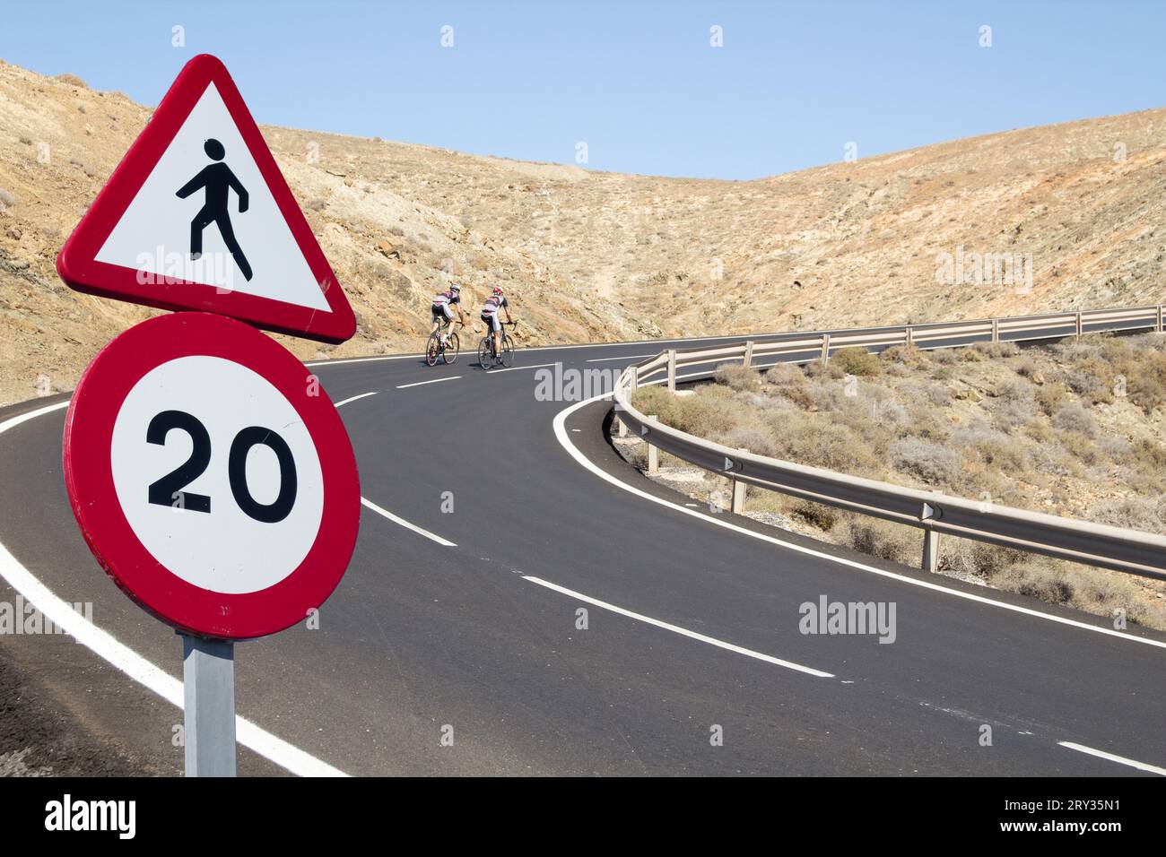 Countryside twenty mph speed limit hi-res stock photography and images ...