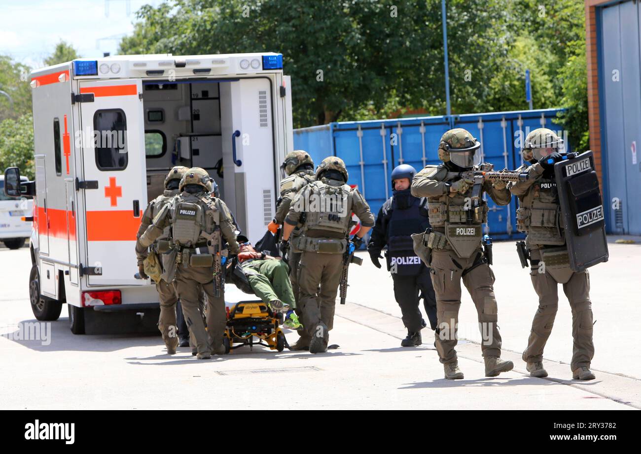 Beamte des Spezialeinsatzkommandos SEK der Polizei Rheinland-Pfalz ...