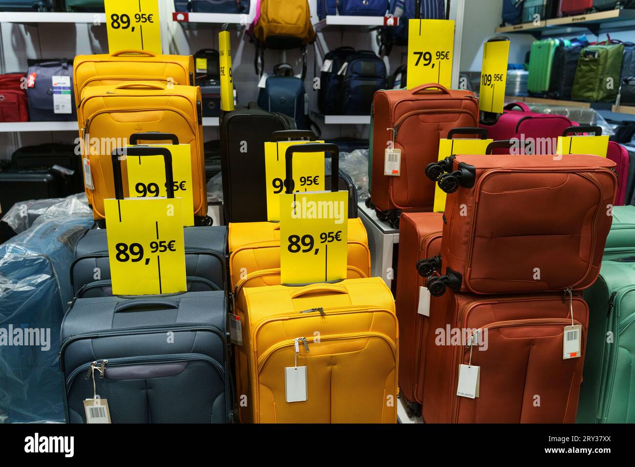 Adult store luggage hi-res stock photography and images - Alamy