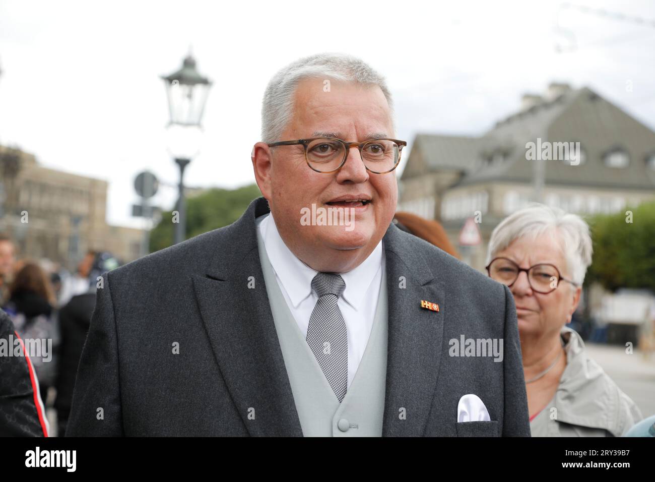 Stephan Seeger bei der Ankunft zur Trauung von Maria Teresita ...