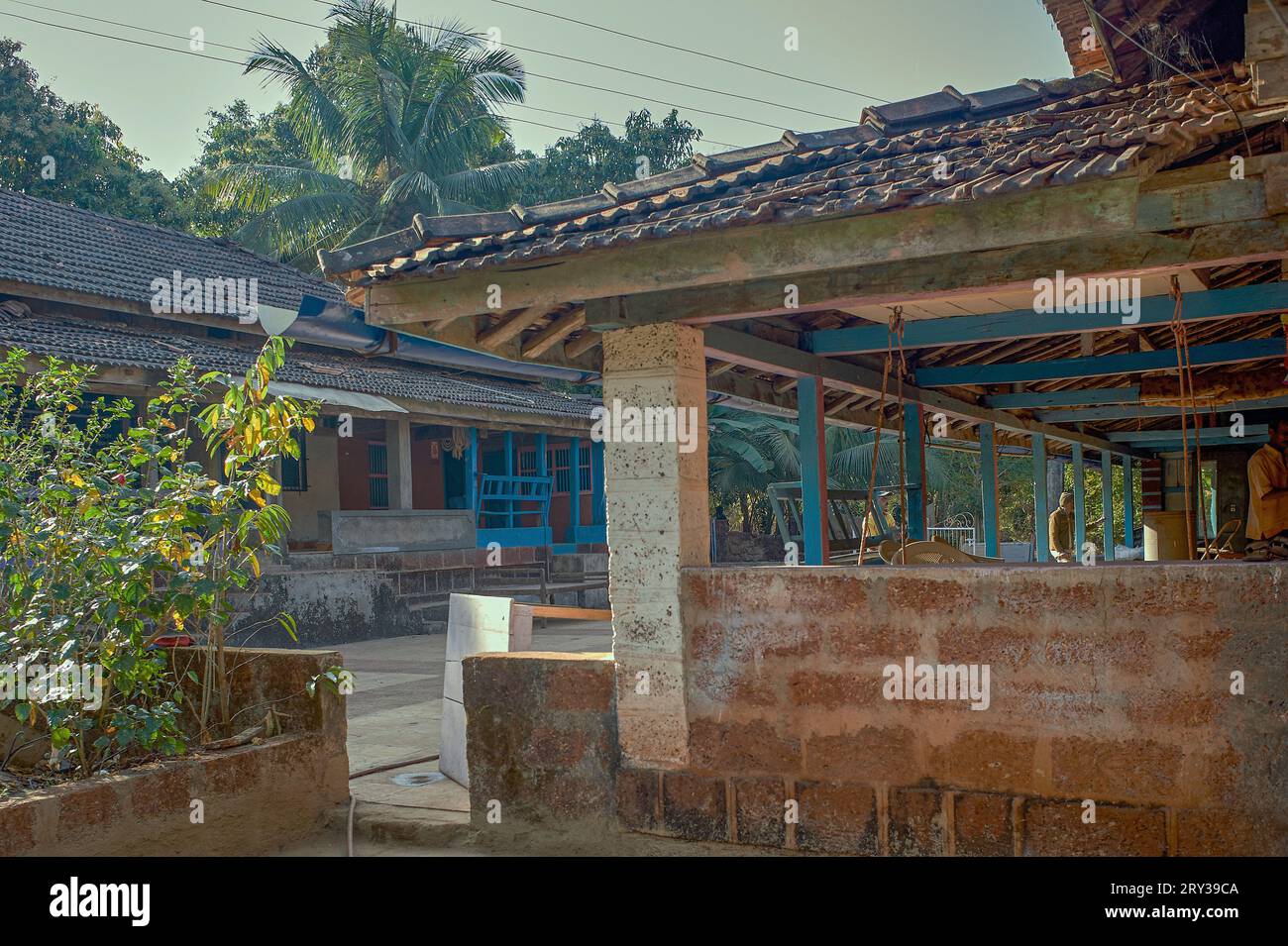 01 25 2011 Vintage Village Farmers House, Palavani, Mandangad ...