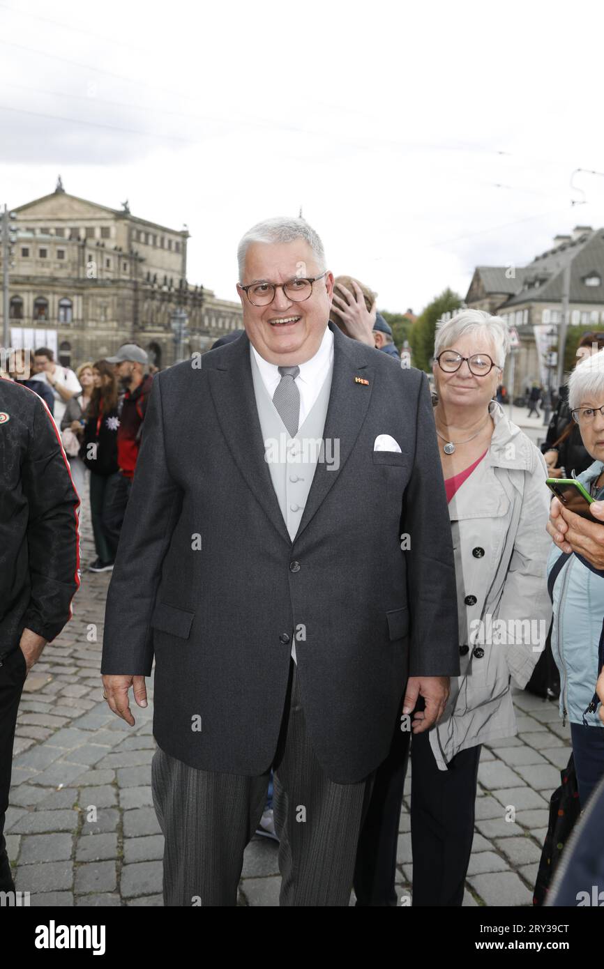 Stephan Seeger bei der Ankunft zur Trauung von Maria Teresita ...
