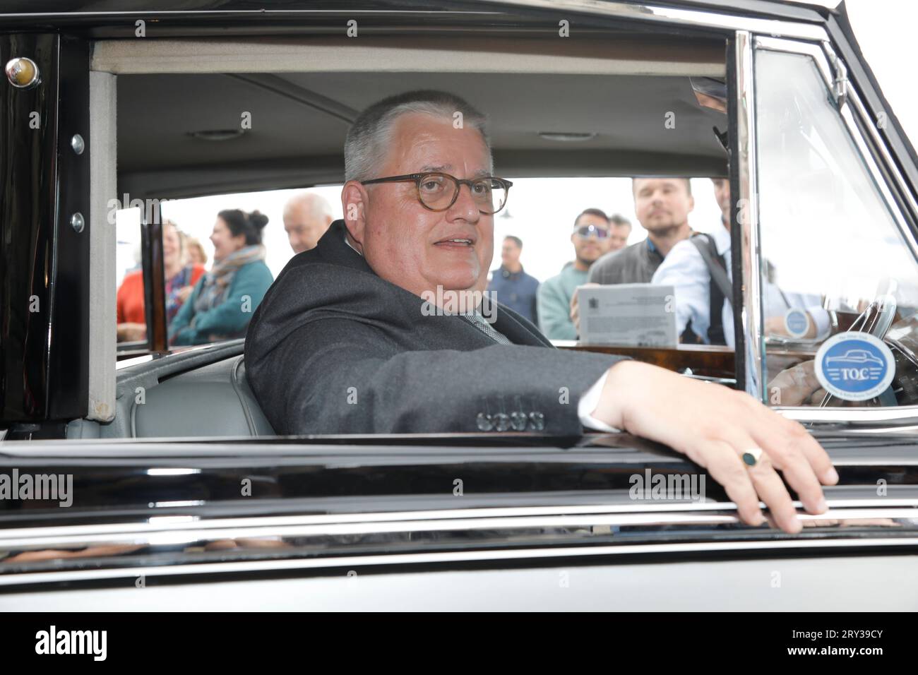 Stephan Seeger bei der Ankunft zur Trauung von Maria Teresita ...