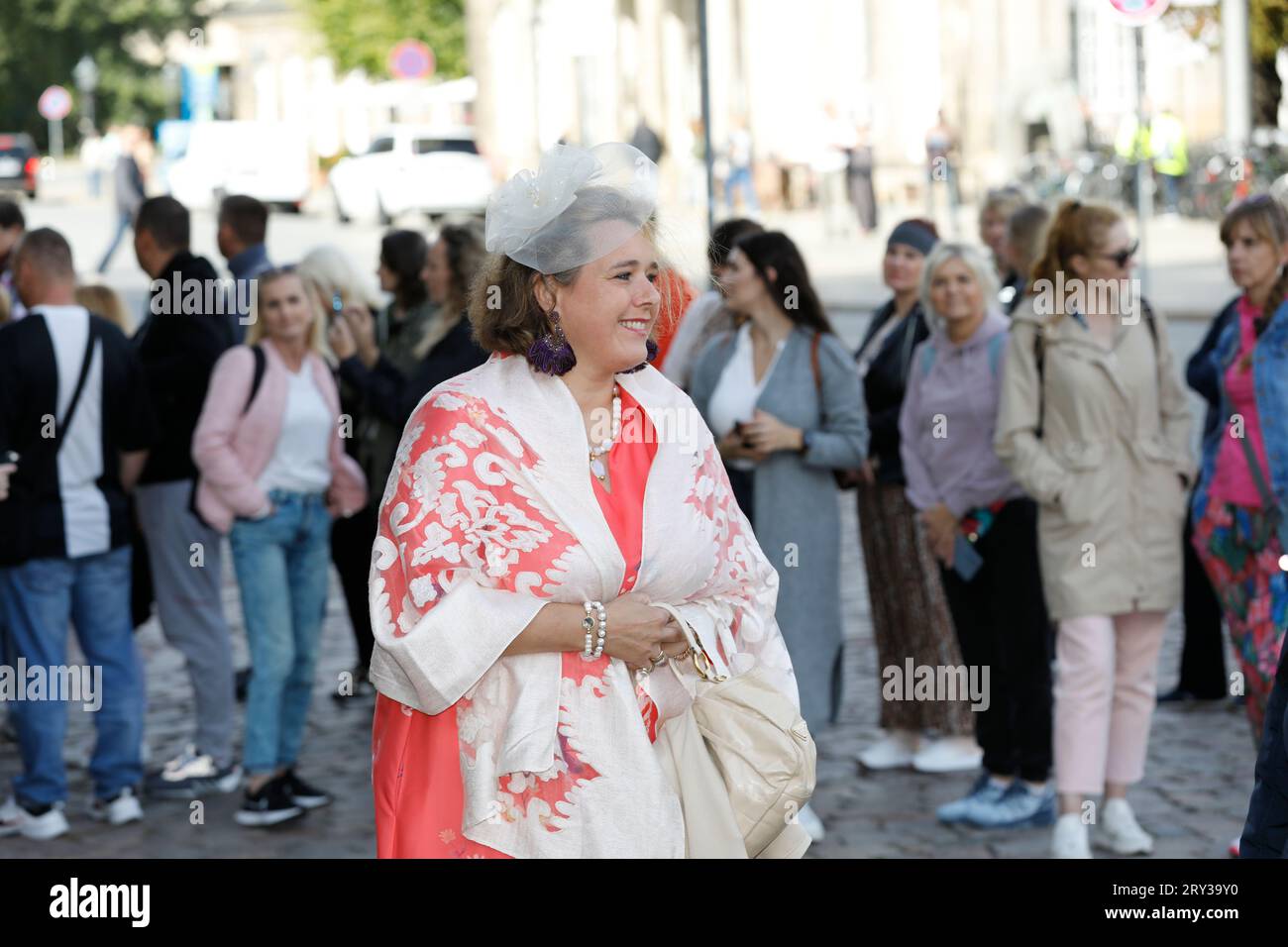 Larissa de la Fontaine bei der Ankunft zur Trauung von Maria Teresita ...