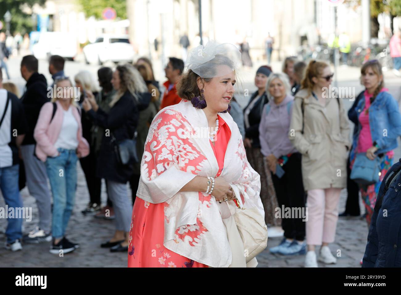 Larissa de la Fontaine bei der Ankunft zur Trauung von Maria Teresita ...