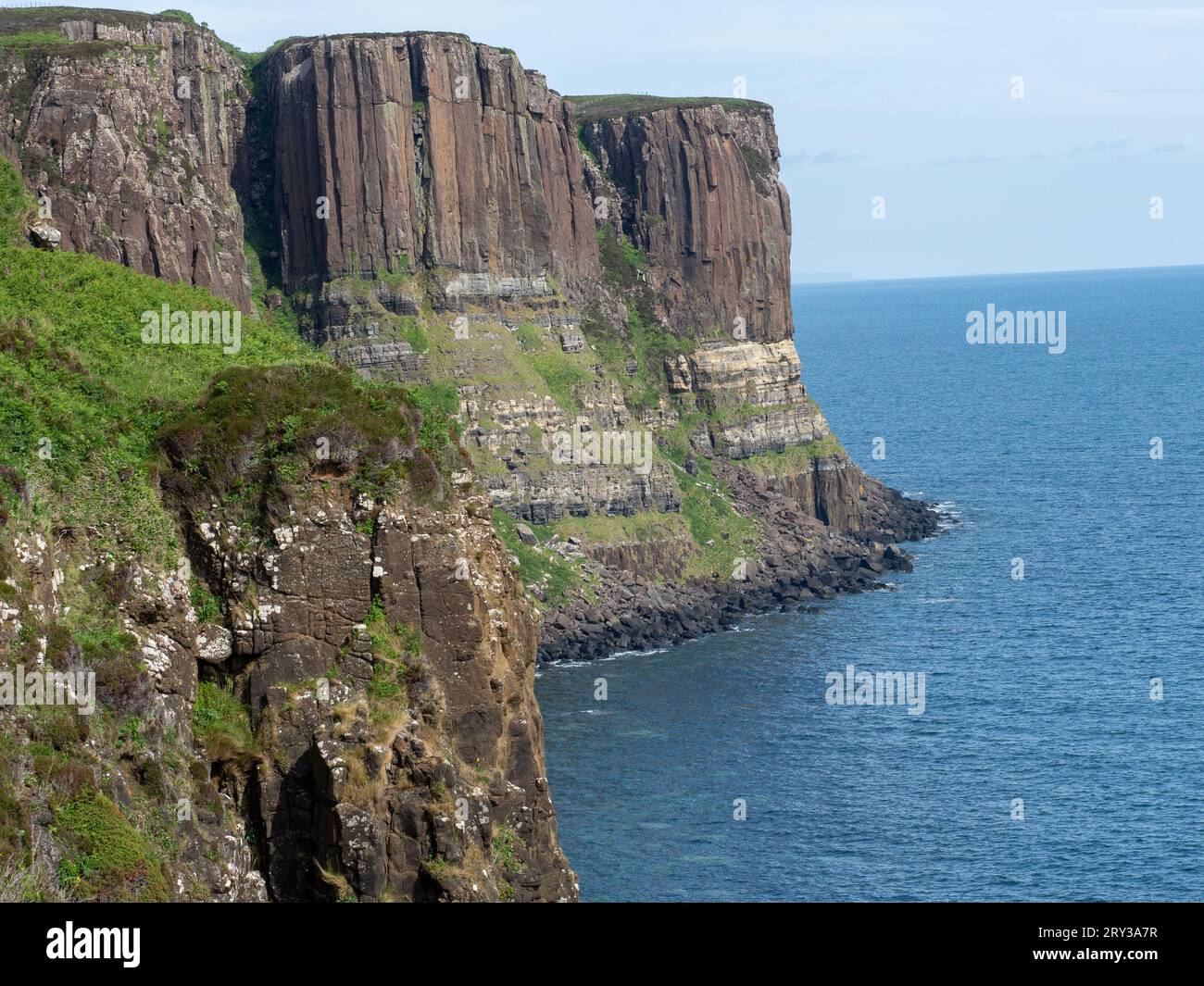 Kilt Rock, basalt columns in a Paleogene sill sitting on Jurassic ...