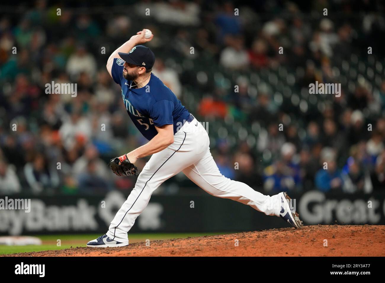 Seattle Mariners relief pitcher Dominic Leone throws against the ...