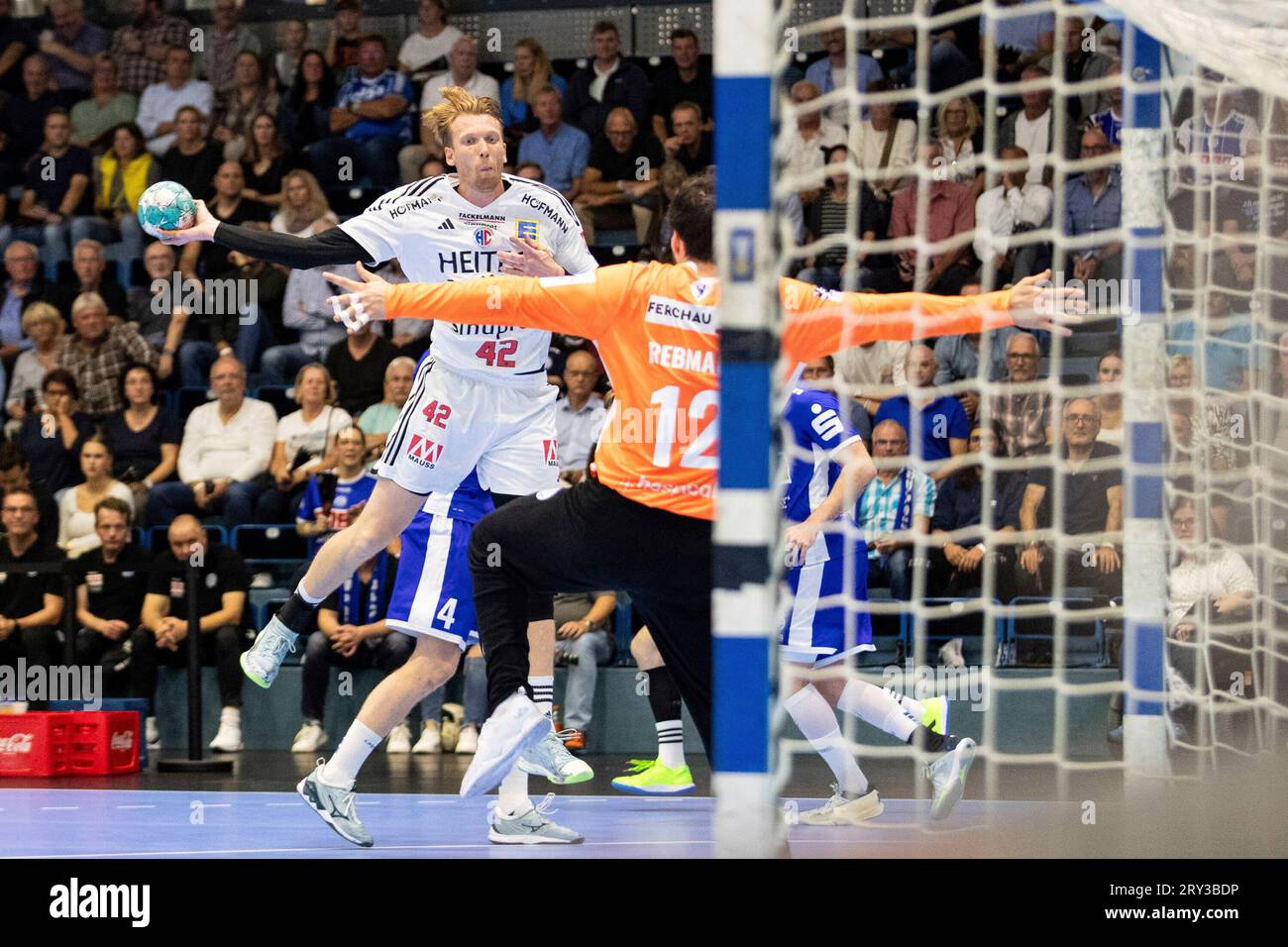 Gummersbach, Deutschland. 28th Sep, 2023. Simon Jeppsson (HC Erlangen ...
