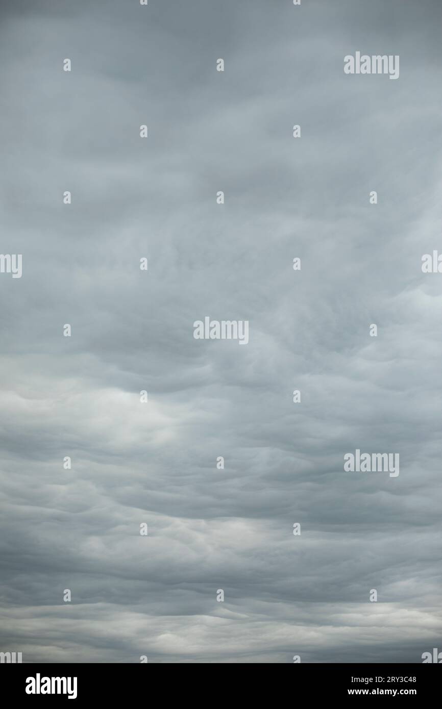 Gray clouds. Low clouds. Gloomy sky. Cloudy weather Stock Photo - Alamy
