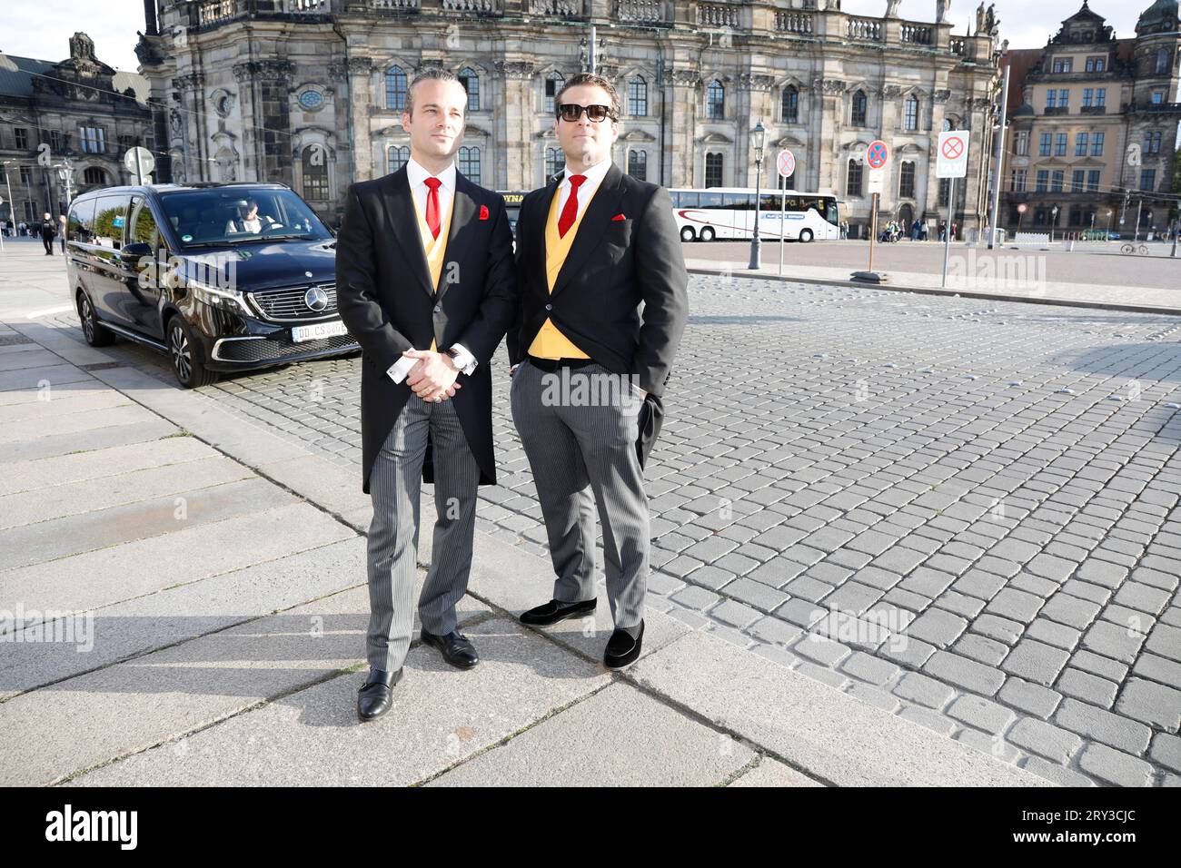 Maxence De Damas und Alexandre De Damas beim Sektempfang anlässlich der ...