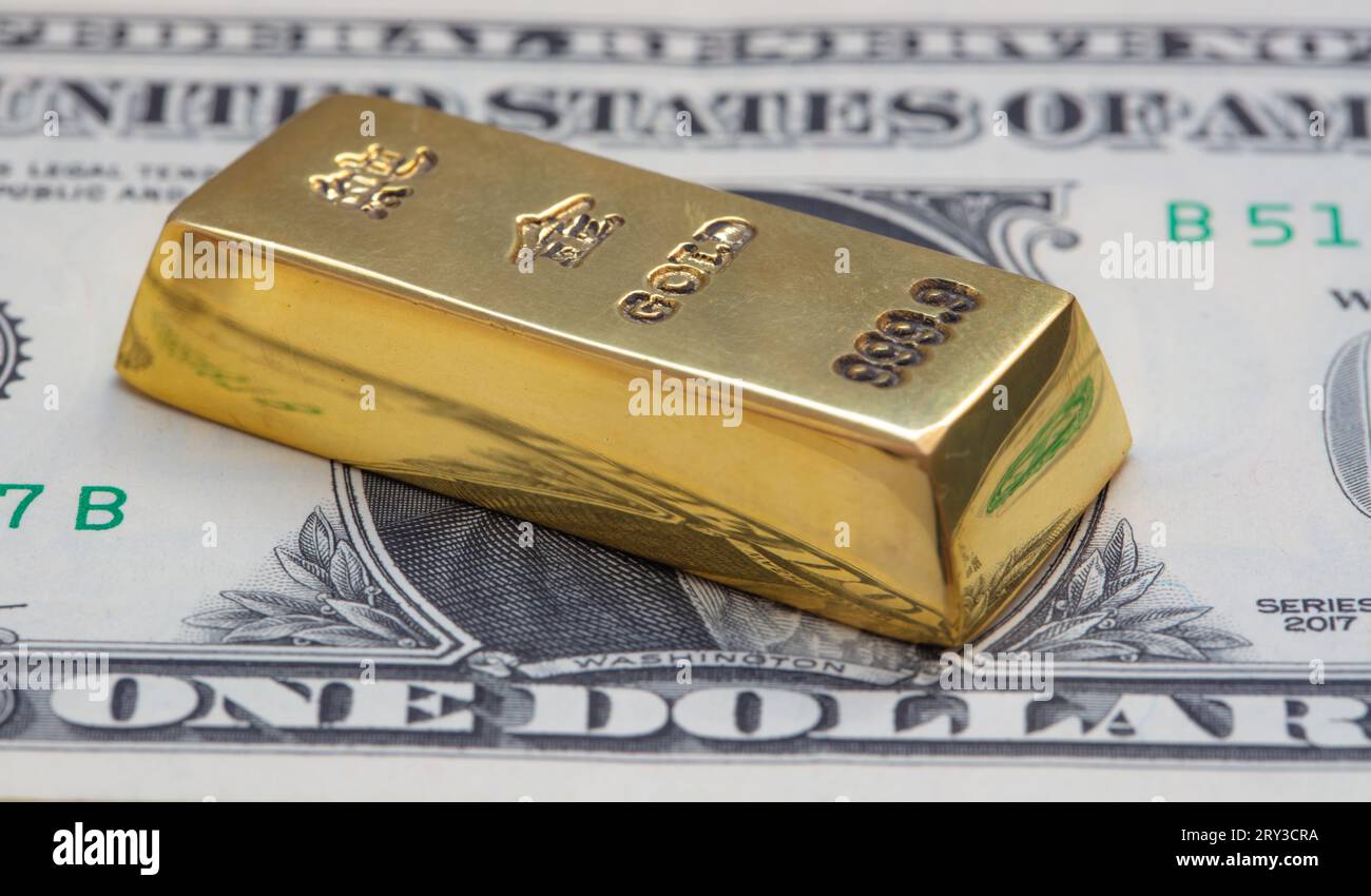 gold bar on US 1 dollar background for design purpose Stock Photo - Alamy