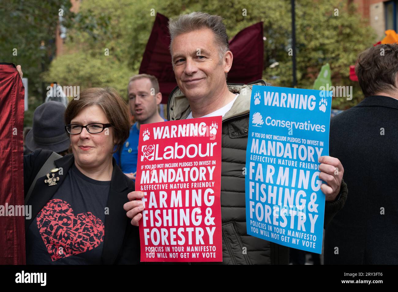 Naturalist tv presenter chris hi-res stock photography and images - Alamy