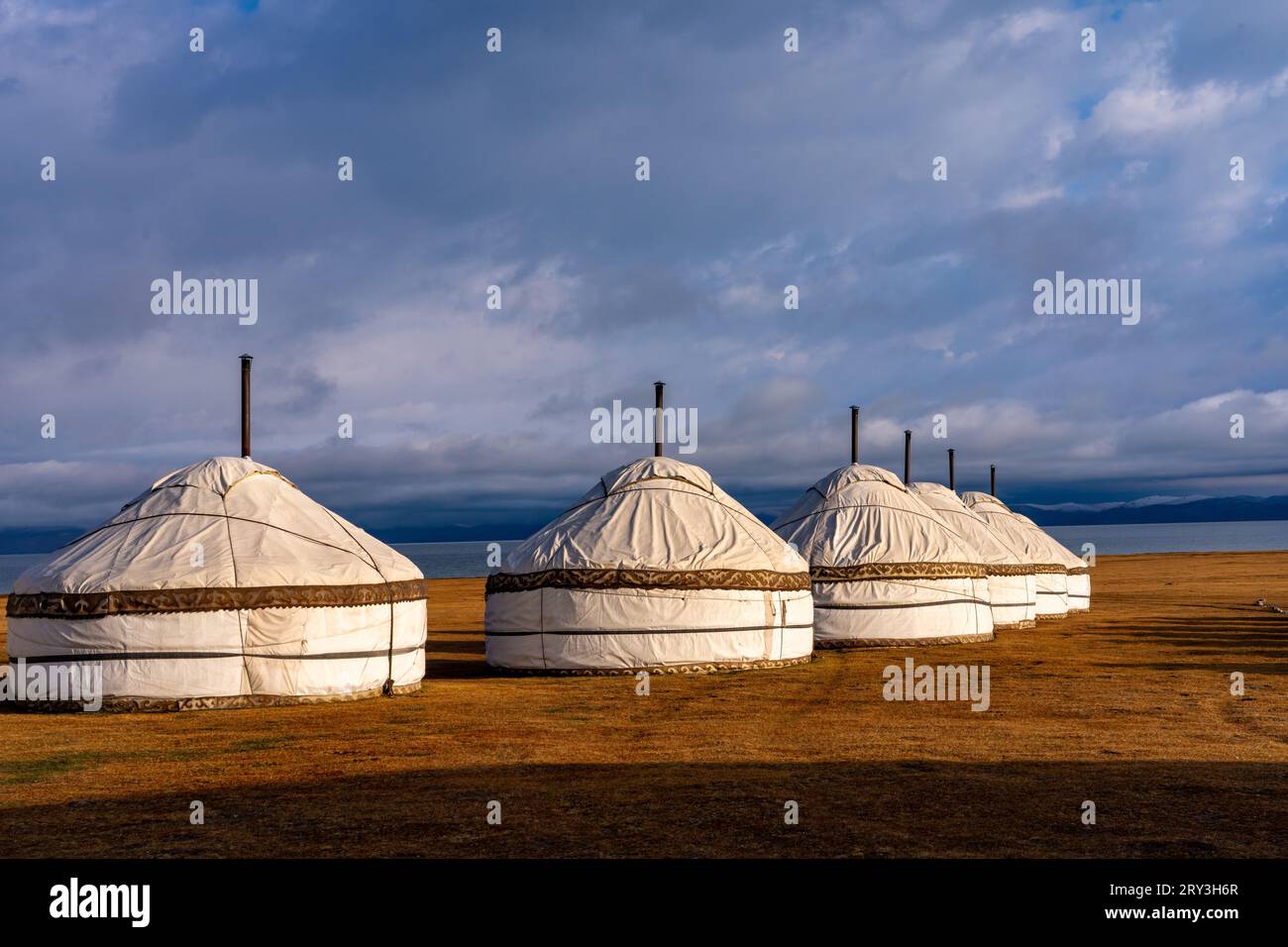 Yurta hi-res stock photography and images - Alamy