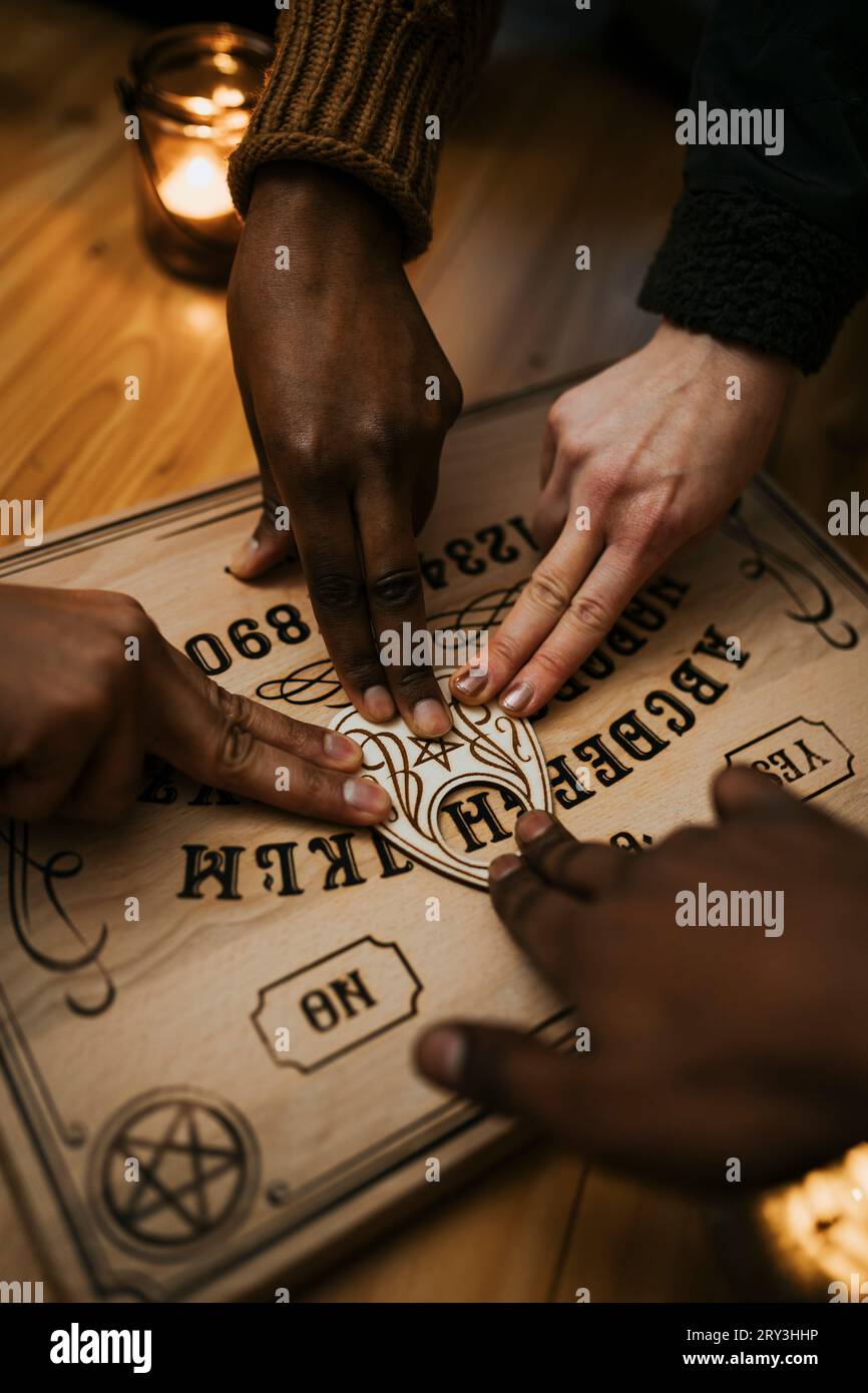 Ouija board hand hi-res stock photography and images - Alamy