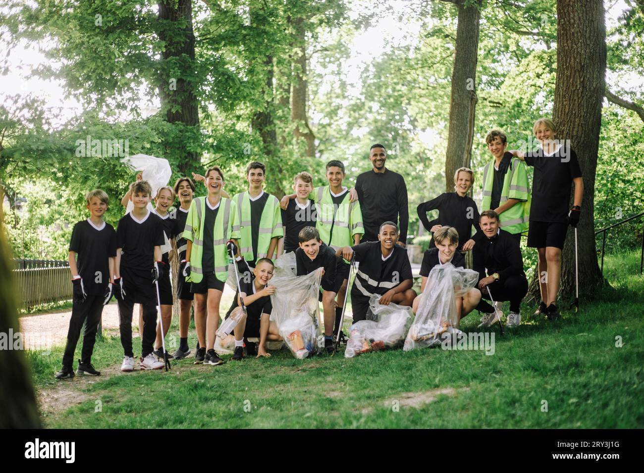 Garbage group portrait hi-res stock photography and images - Alamy