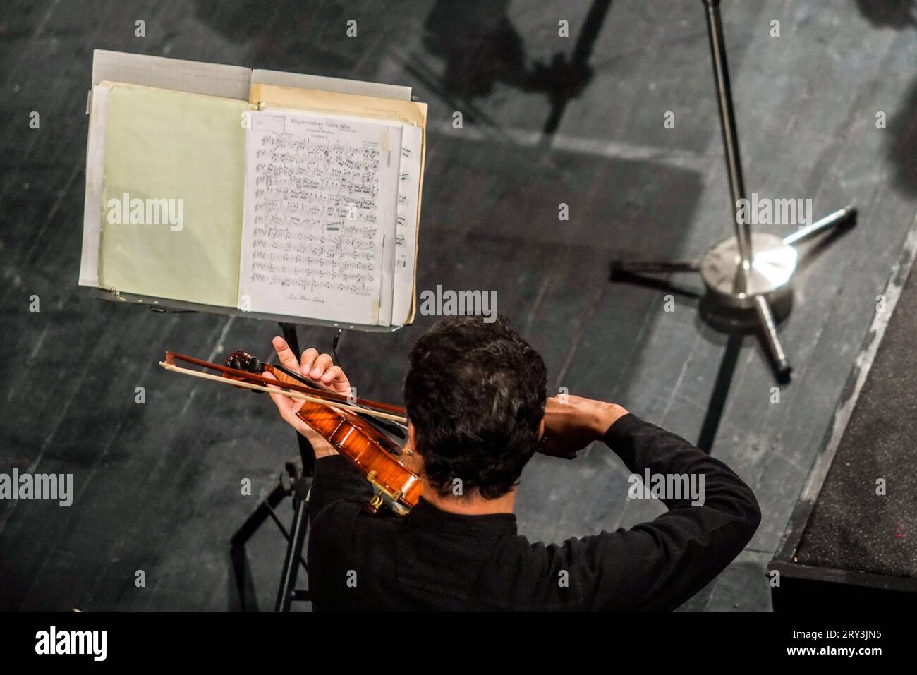 Beethoven symphony no 1 hi-res stock photography and images - Alamy