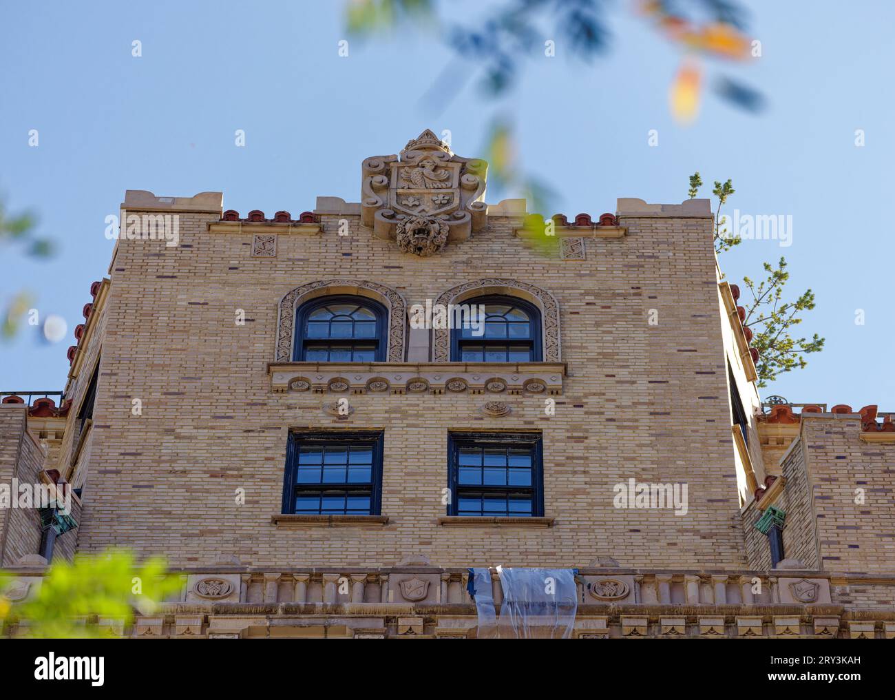 Emery Roth designed Hampton House, an Upper East Side landmark, using ...