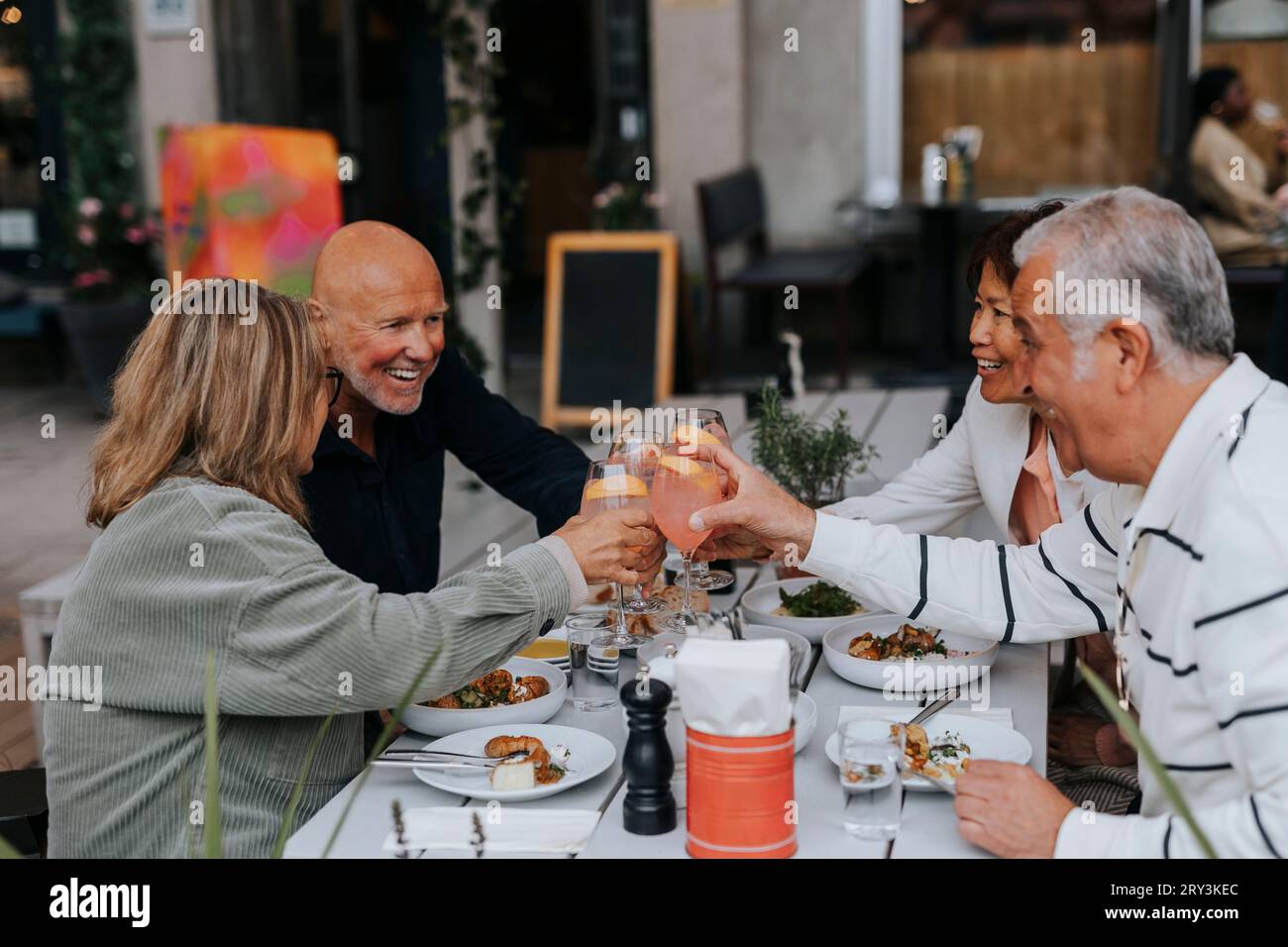 Group of seniors celebrating hi-res stock photography and images - Alamy