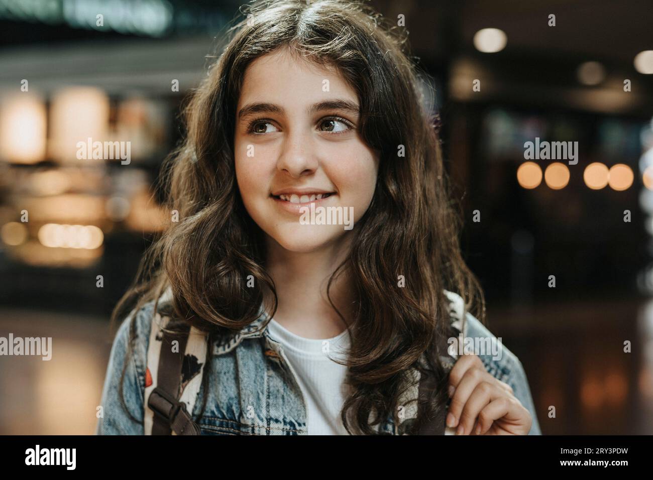 Girl on train station backpack hi-res stock photography and images - Alamy