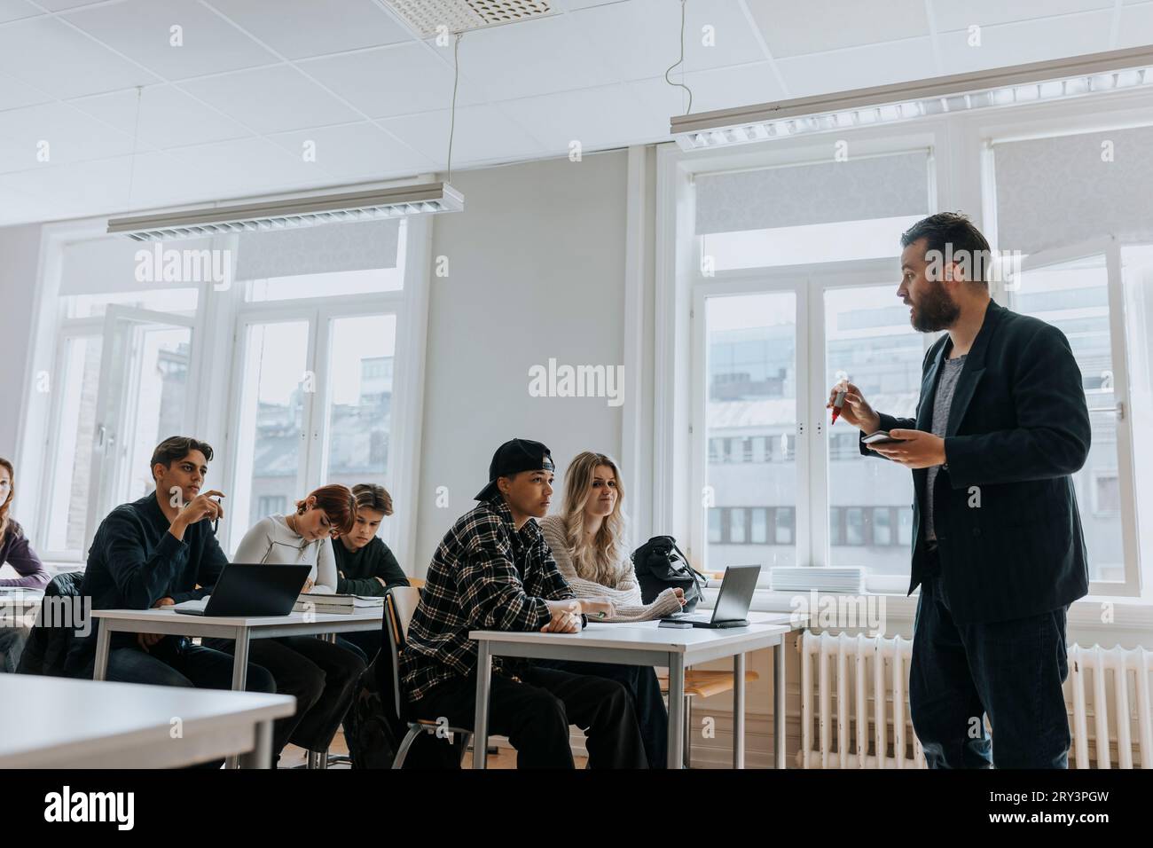 Professor and students in class hi-res stock photography and images - Alamy