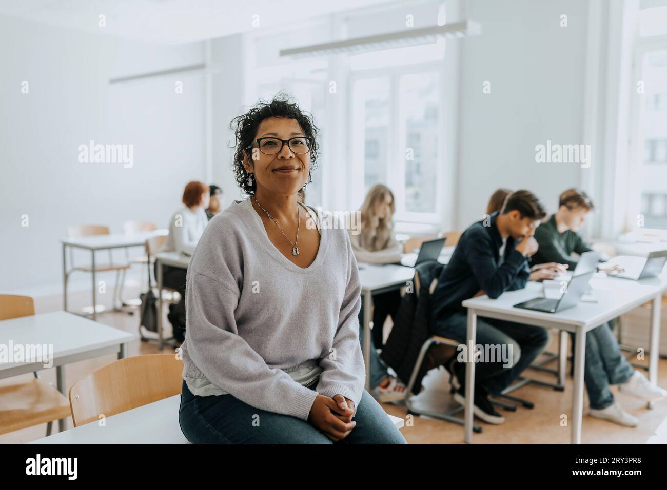Female college professor hi-res stock photography and images - Alamy