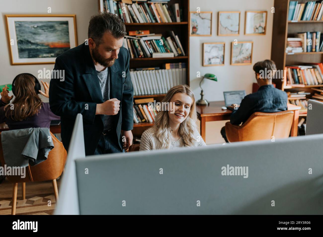 High school library group hi-res stock photography and images - Alamy