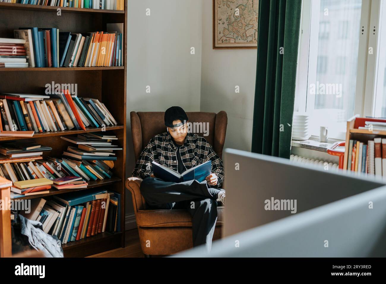 Man reading in background hi-res stock photography and images - Alamy