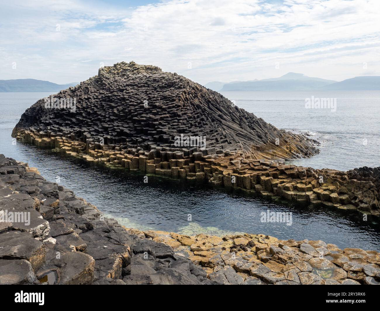 Basalt columns in Staffa island, Scotland Stock Photo - Alamy Basalt columns in Staffa island, Scotland Stock Photo - Alamy
