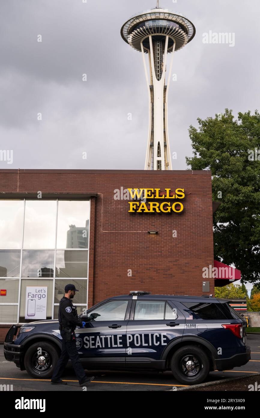 Seattle, USA. 28th Sep 2023. Just after Noon an alleged Bank robbery in ...