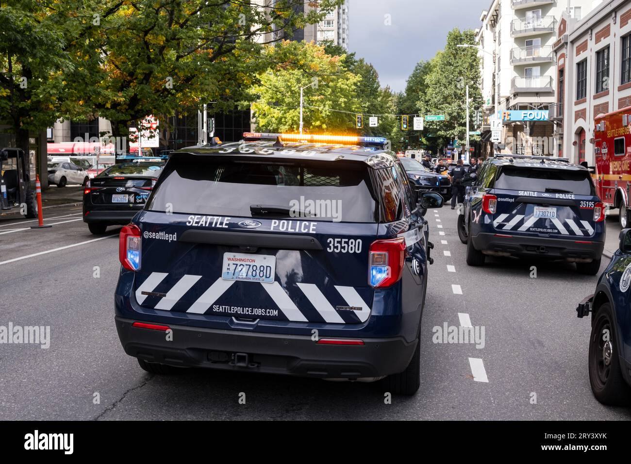 Seattle, USA. 28th Sep 2023. Just after Noon an alleged Bank robbery in ...