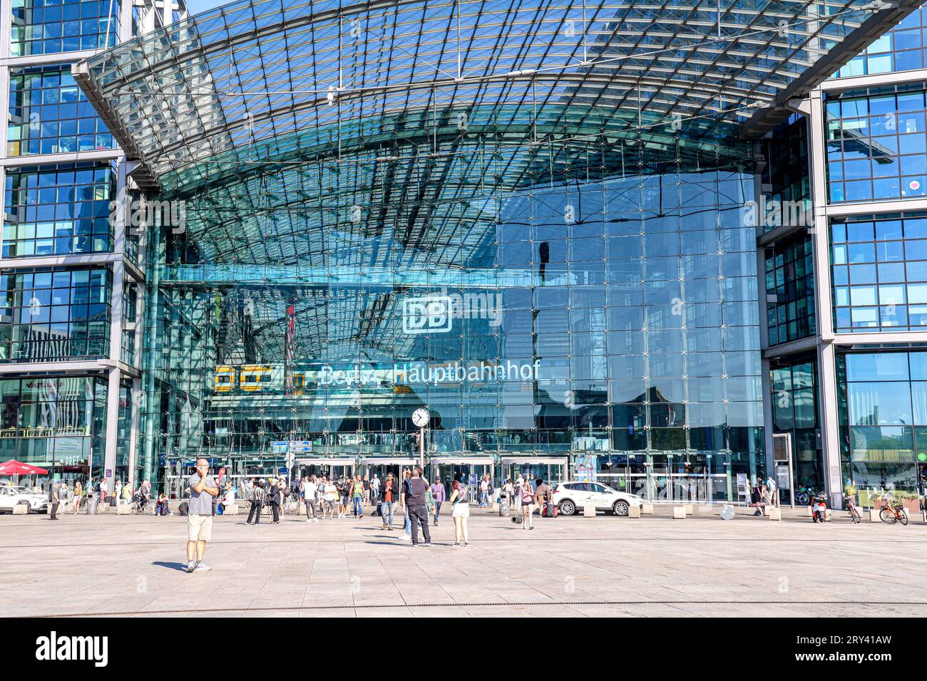 DEU, Deutschland, Berlin, 10.09.2023: Berlin Hauptbahnhof ... DEU, Deutschland, Berlin, 10.09.2023: Berlin Hauptbahnhof ...