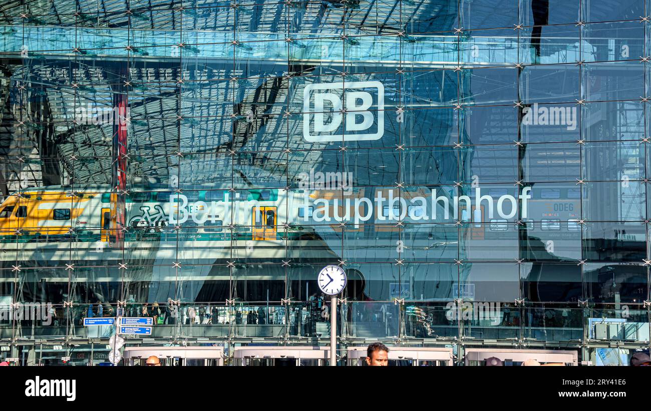 DEU, Deutschland, Berlin, 10.09.2023: Berlin Hauptbahnhof ... DEU, Deutschland, Berlin, 10.09.2023: Berlin Hauptbahnhof ...