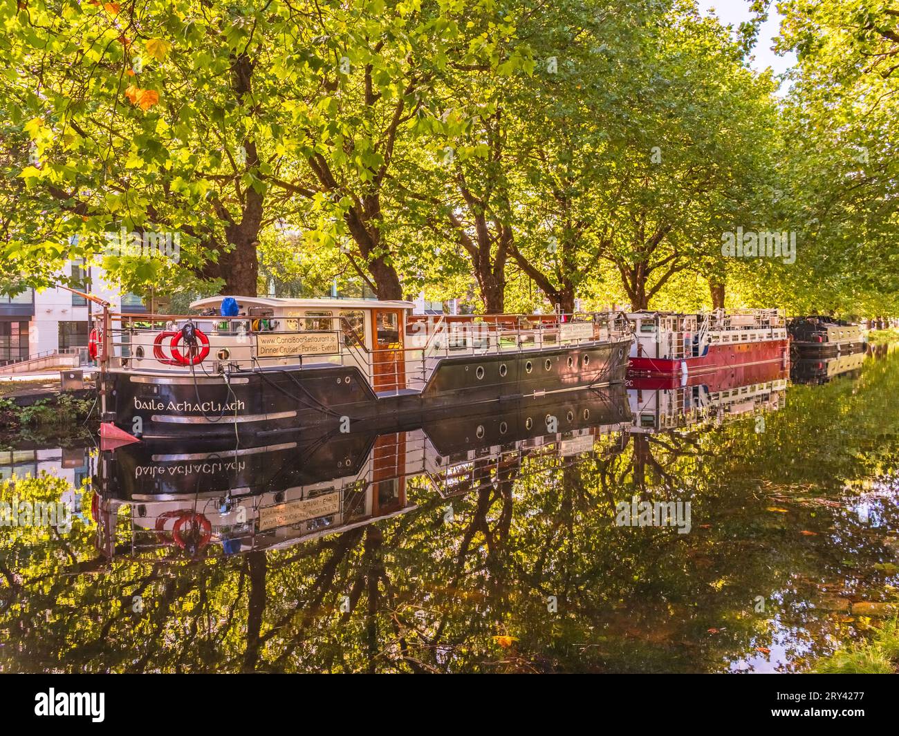 Reflections of the late summer colours on the Grand Canal Stock Photo ...